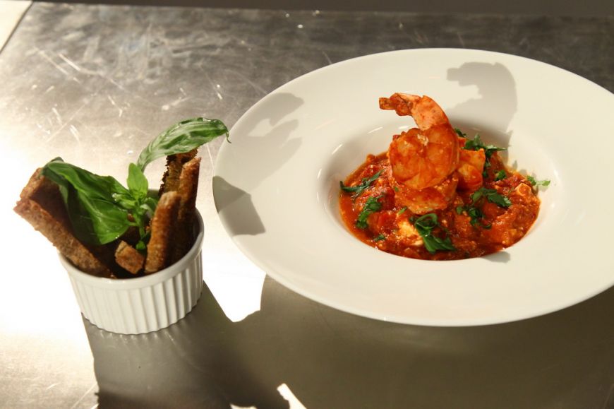 Reteta Alexandru Nita: Creveti in stil grecesc cu sos rosu si branza ...