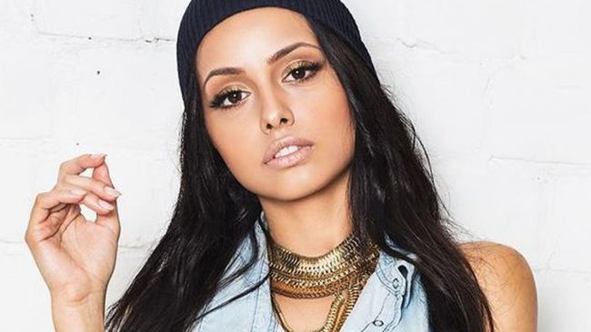 Romanian singer Lariss - Italic Roots